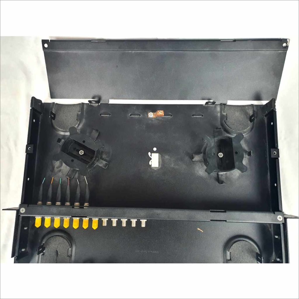 Leviton Telecom 5R230-AB 24Port optic fiber Patch Panel 1U 19″ Rack ...