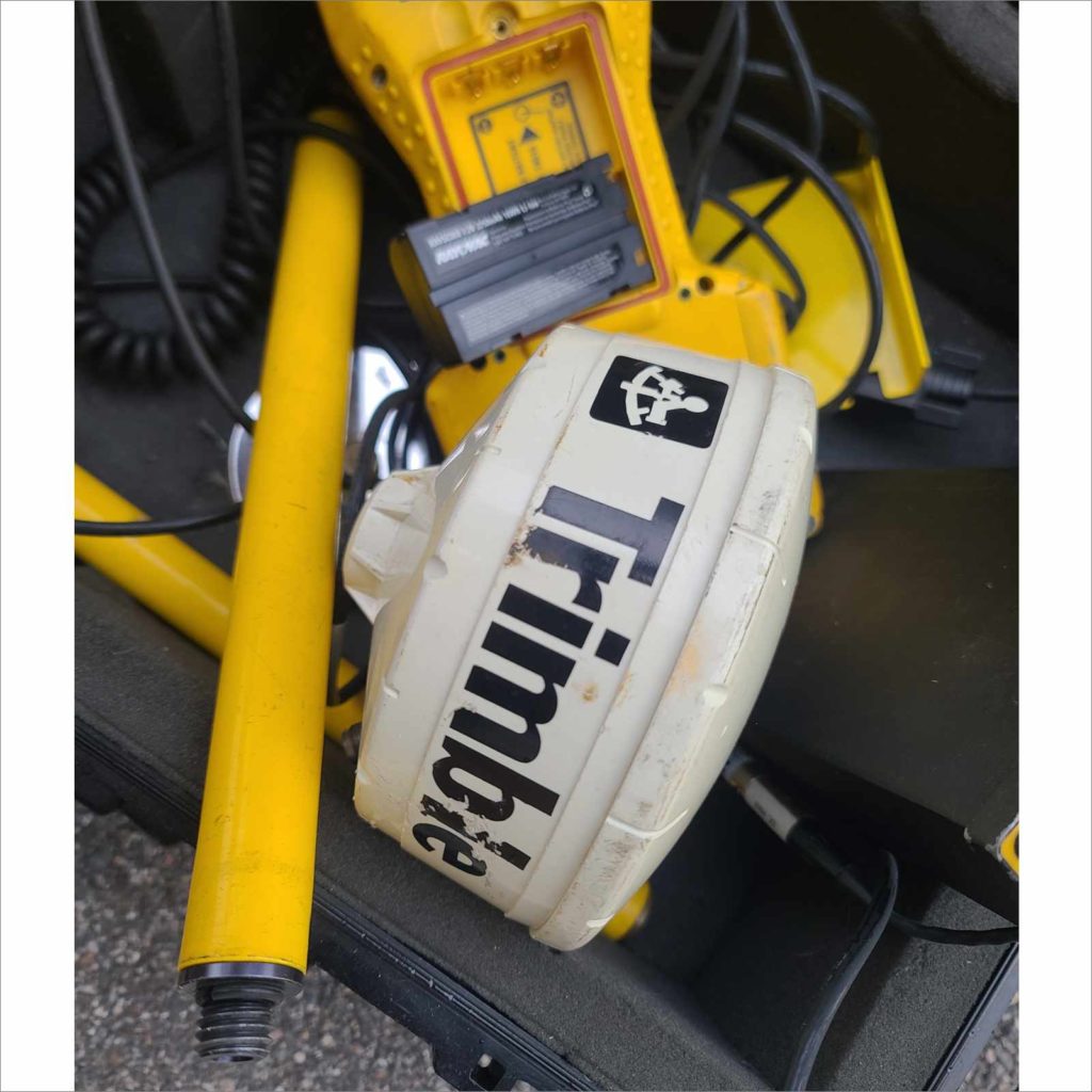 Vintage TRIMBLE GEO GPS, GIS , SURVEYING, MAPPING Device With accessory ...